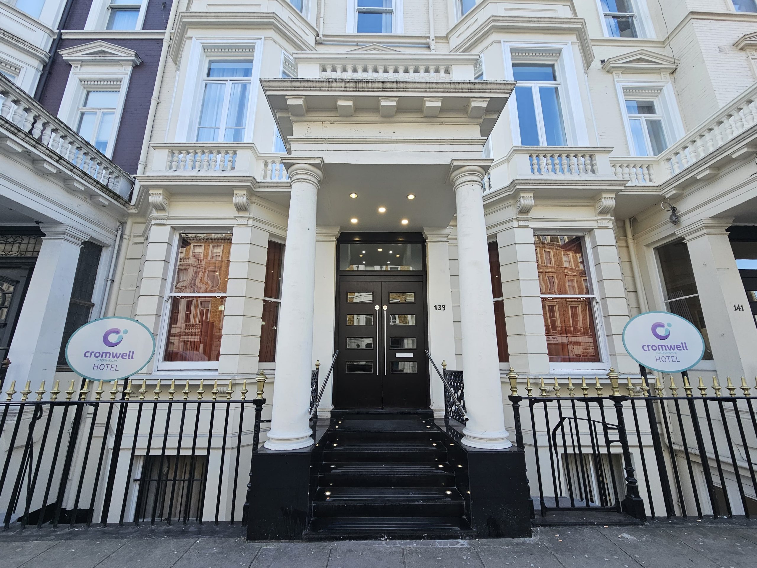 Home - Cromwell Hotel